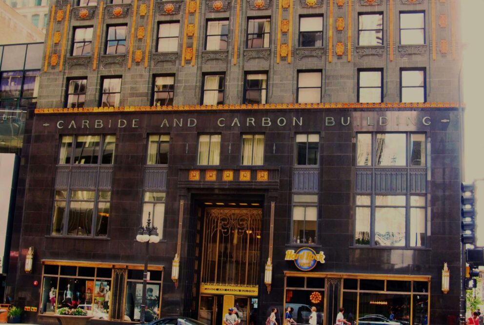Landmarks Near 360 CHICAGO - Carbibe and Carbon Building