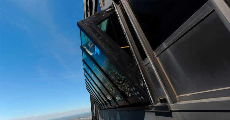 TILT: Chicago's Highest Thrill Ride, Tilting Ledge | 360 CHICAGO