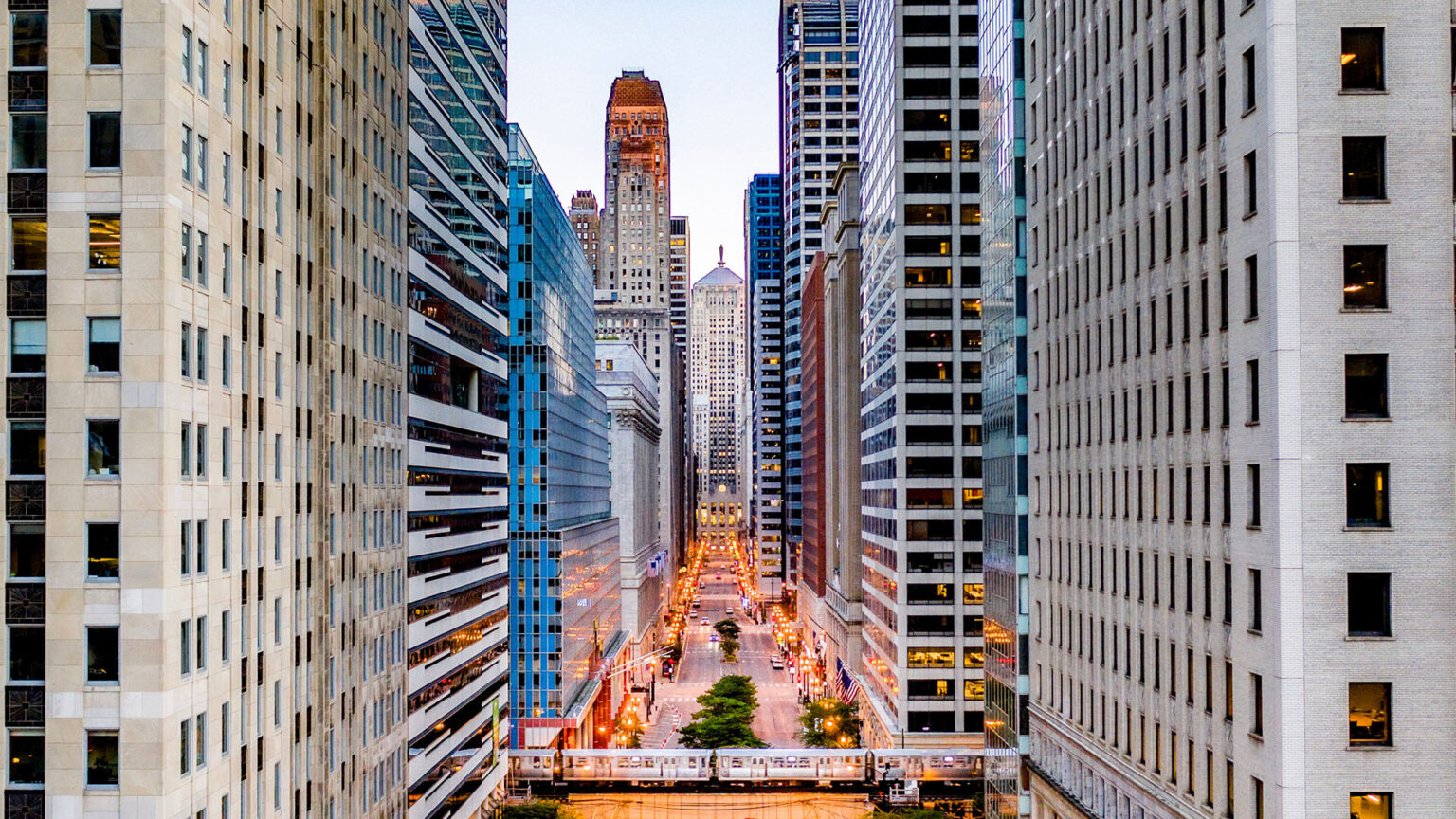 The iconic buildings of Chicago, Illinois | 360 CHICAGO